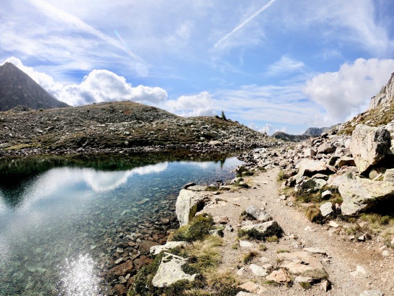 Randonnée Lacs de Terre Rouge et Mont Malinvern - La Côte En Rando